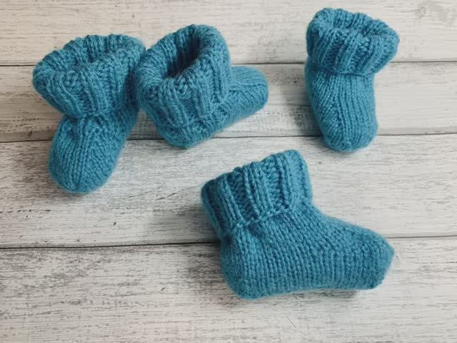 Пинетки спицами. Самые простые пинетки.