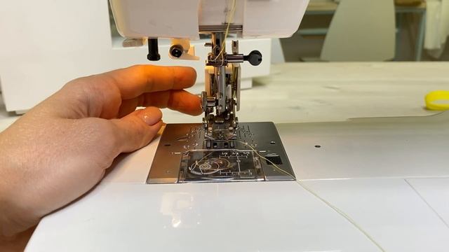 Верхний транспортер для прошивания толстых тканей и швов