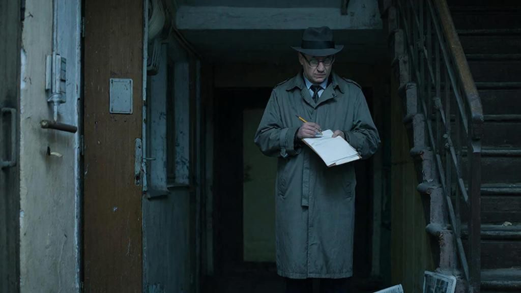 На третий день наблюдения, после отъезда мужа, я поднялся на нужный этаж...