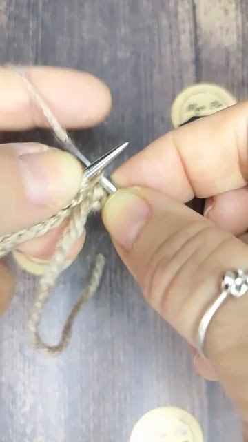 Вязание лицевыми петлями первый ряд.