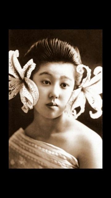 ArtShort/PhotoShoot. Улыбки гейш из прошлых веков. «Ожившие» фотоснимки