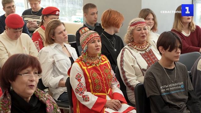 В молодёжном центре Севастополя открыли Год единства народов России