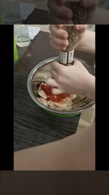 Готовим чипсы из лаваша дома. Необходимо всего 15 минут и минимум усилий.