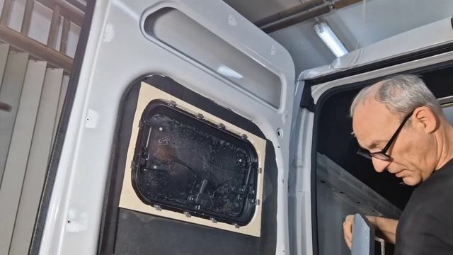 #03 Оформление задних дверей Campervan DIY с самоклеящейся тканью из микрофибры | АвтоКЕМПЕР