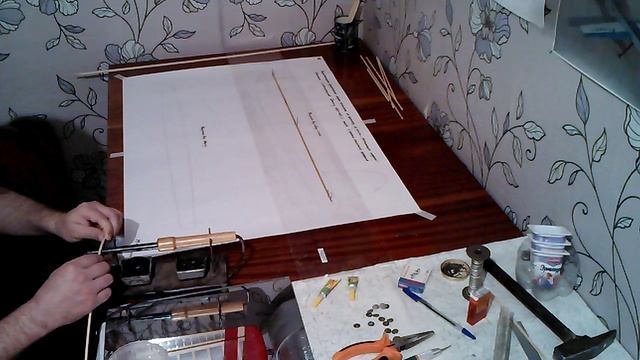 №19- Сборка фюзеляжа ,1 этап - гну рейку для боковой  половины.