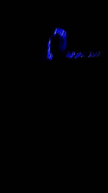 Увидели дом светится, ещё не убрали гирлянду🥰