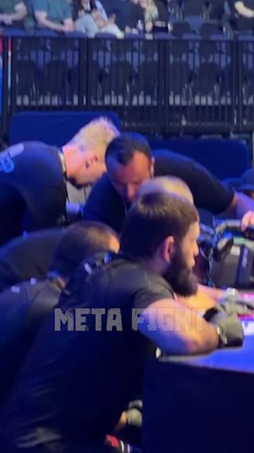 Хабиб продемонстрировал свое БОЛЬШОЕ СЕРДЦЕ! Помог сопернику своего ученика