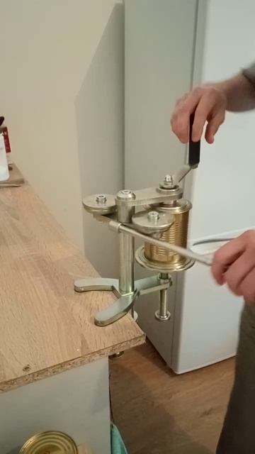 закатка жестяных банок