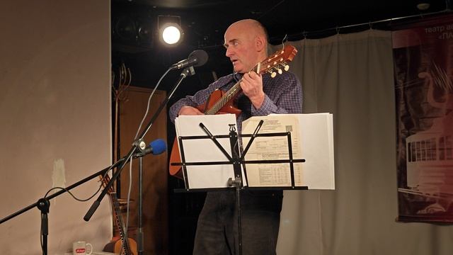 №15 эпиграф: Она рассказывала — из Боровичей... / Слова пустые, бесполезные... Александр Гинзбург