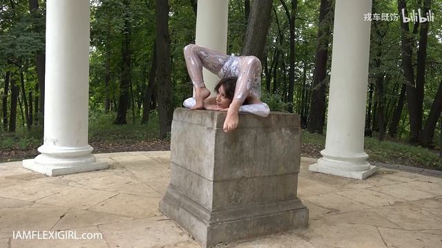 Мягкая женская белая одежда на открытом воздухе стрейч