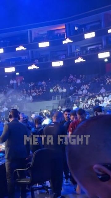 Легенда MMA, но все ТАКОЙ ЖЕ ПРОСТОЙ | Хабиб сфотографировался с юным фанатом