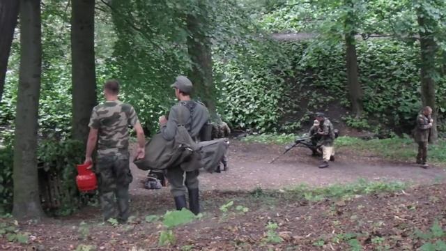 Подготовка к бою реконструкторов