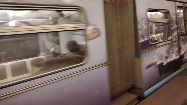 тематический электропоезд 81-740 Русич Калерия прибывает на станцию Строгино