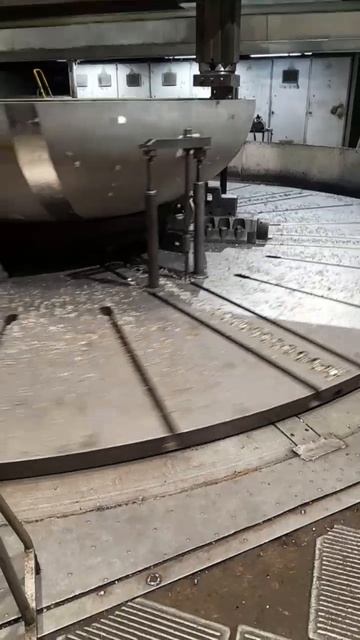 Обработка эллиптического днища на большом токарно-карусельном станке с планшайбой диаметром 6000