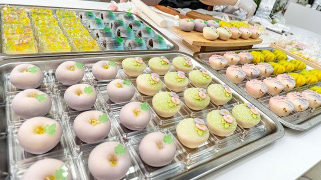 Японские летние вагаси, пирожные с цветами