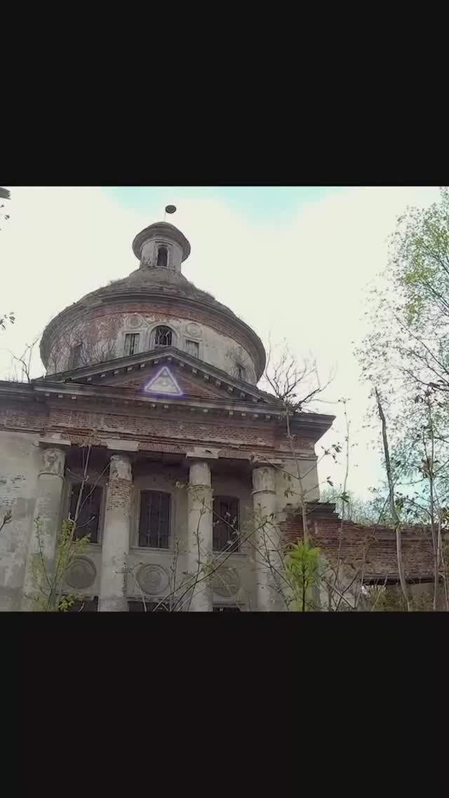 Подвалы старой усадьбы, кладбище в лесу, церковь со всевидящим оком #заброшенныеместа #shorts