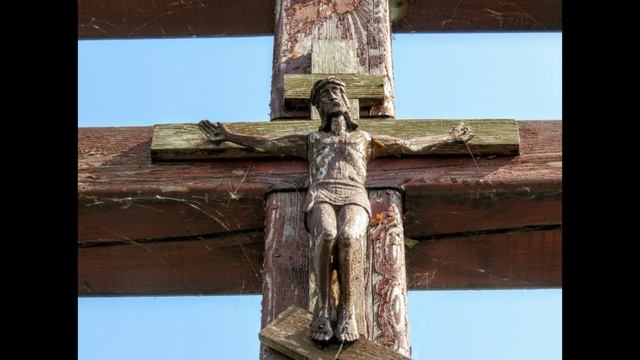 Сороки, коровки, поклонный крест и пир воронов, ошалевший пёс.