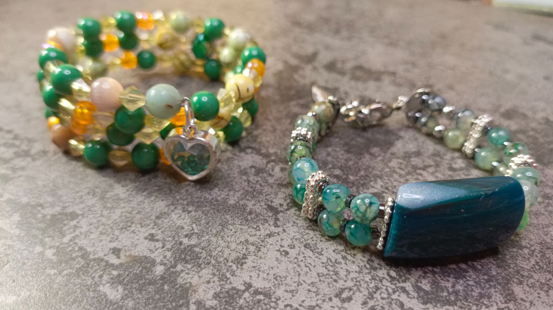 Собираю два браслета.