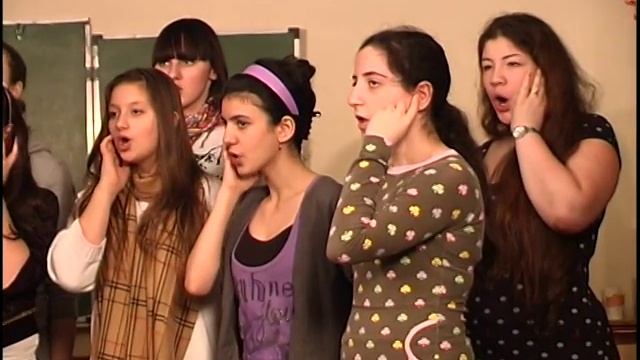 Сюжет о записи первого диска школьного хора "Атиква" (2010)