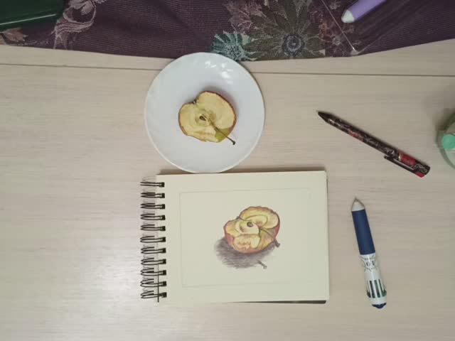 Яблоко цветными карандашами и цветными ручками.