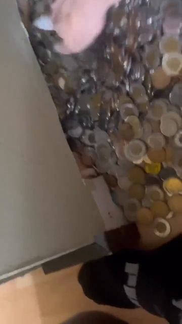 Клад в стене