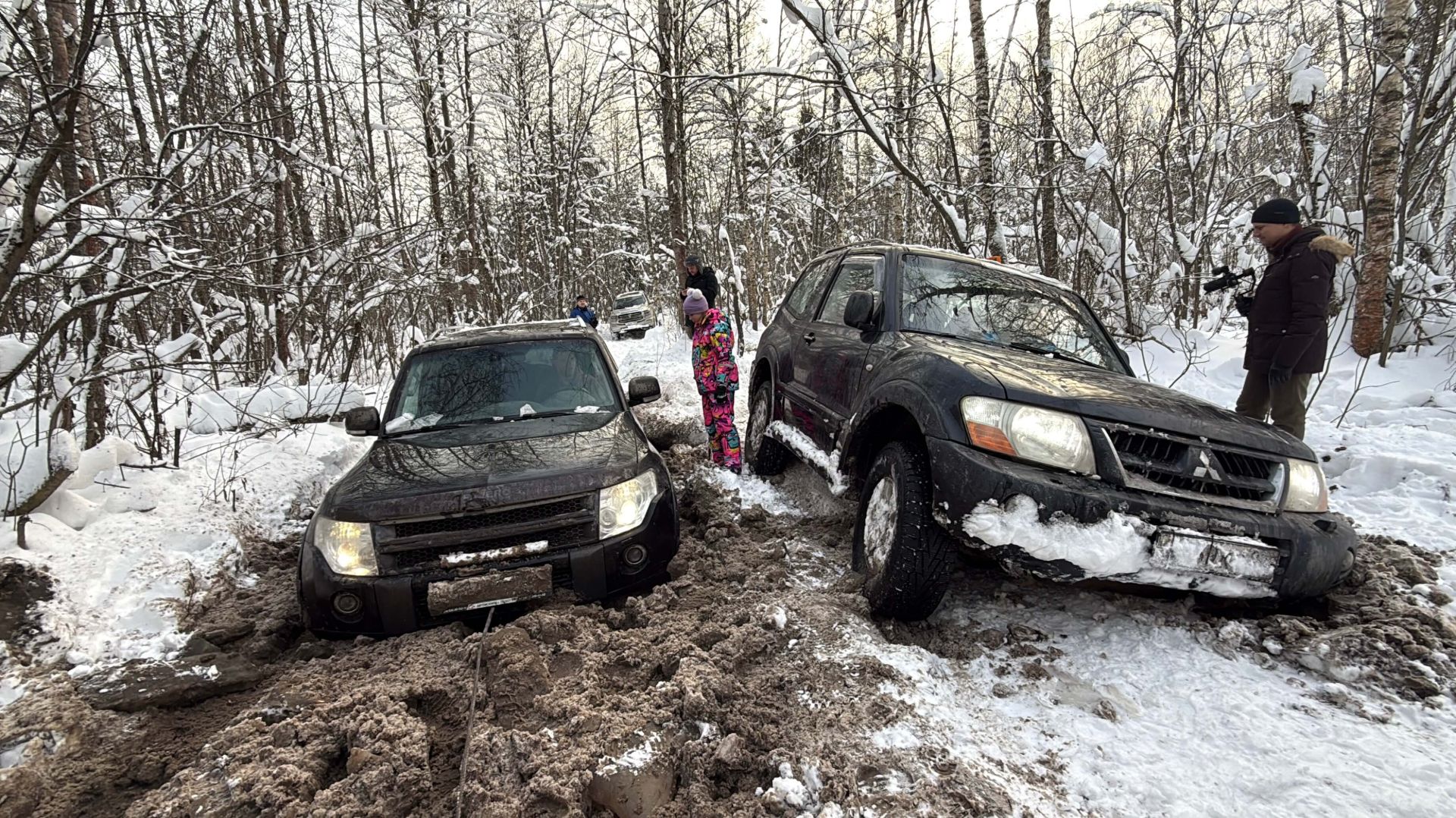 «НЕ ПРОЕДЕМ»: Как мы нашли грязь после снежного апокалипсиса. TANK VS Mitsubishi