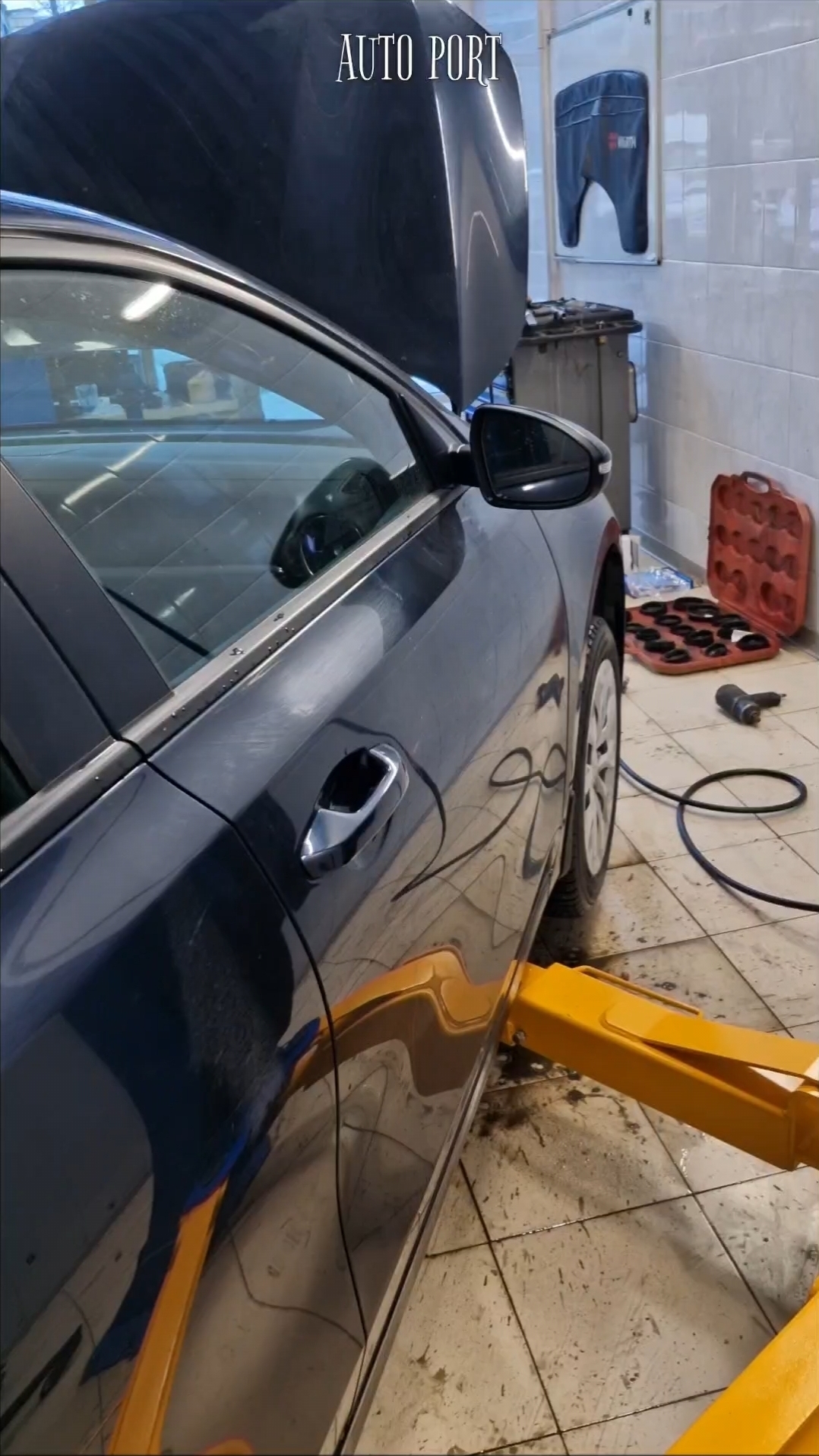 Чем мы замываем детали от масляных загрязнений и запотеваний!? #автосервис #сто #будниавтосервиса