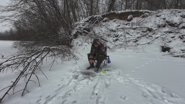 Зимняя рыбалка . Январь Хищник не хочет  клевать. Будем ловить плотву.