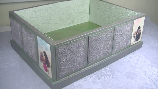 Между мусором и искусством :  история одной коробки .