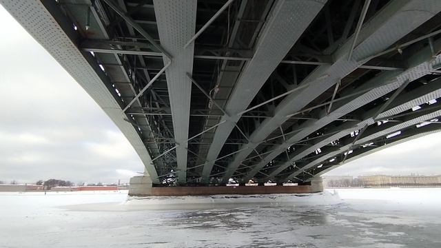 Троицкий мост. Вид с замерзшей Невы.
