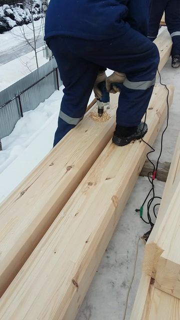 Дом из клеено бруса. Сборка на нагель