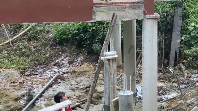 Soild Concrete Columns Steels Floor Weaving-Pouring Concrete Floor To Build a Kitchen Off-Grid