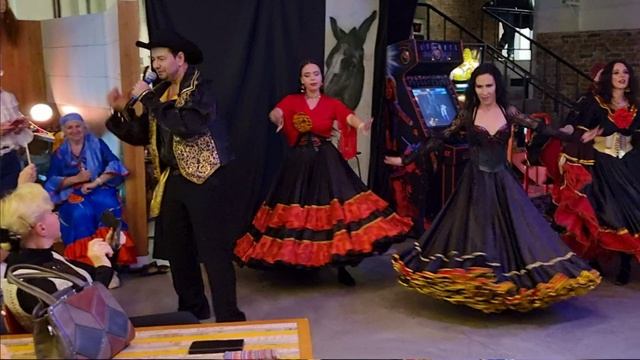 "ЧЁРНЫЕ ПОДКОВЫ" ЦЫГАНСКИЕ ПЕСНИ И ТАНЦЫ  НА ПРАЗДНИКЕ. Е. Берлин и ансамбль танца "Экспромт".