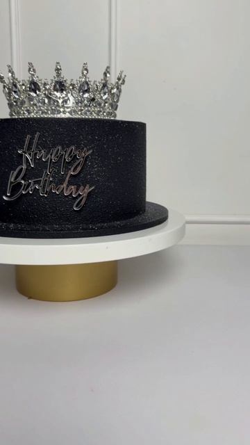 Торт "Чёрный велюр, корона, блестки" (V175D) #крембисквит #тортназаказ #тортспб #корона #блестки