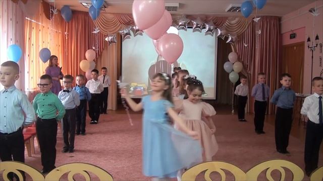 Вход на выпускной