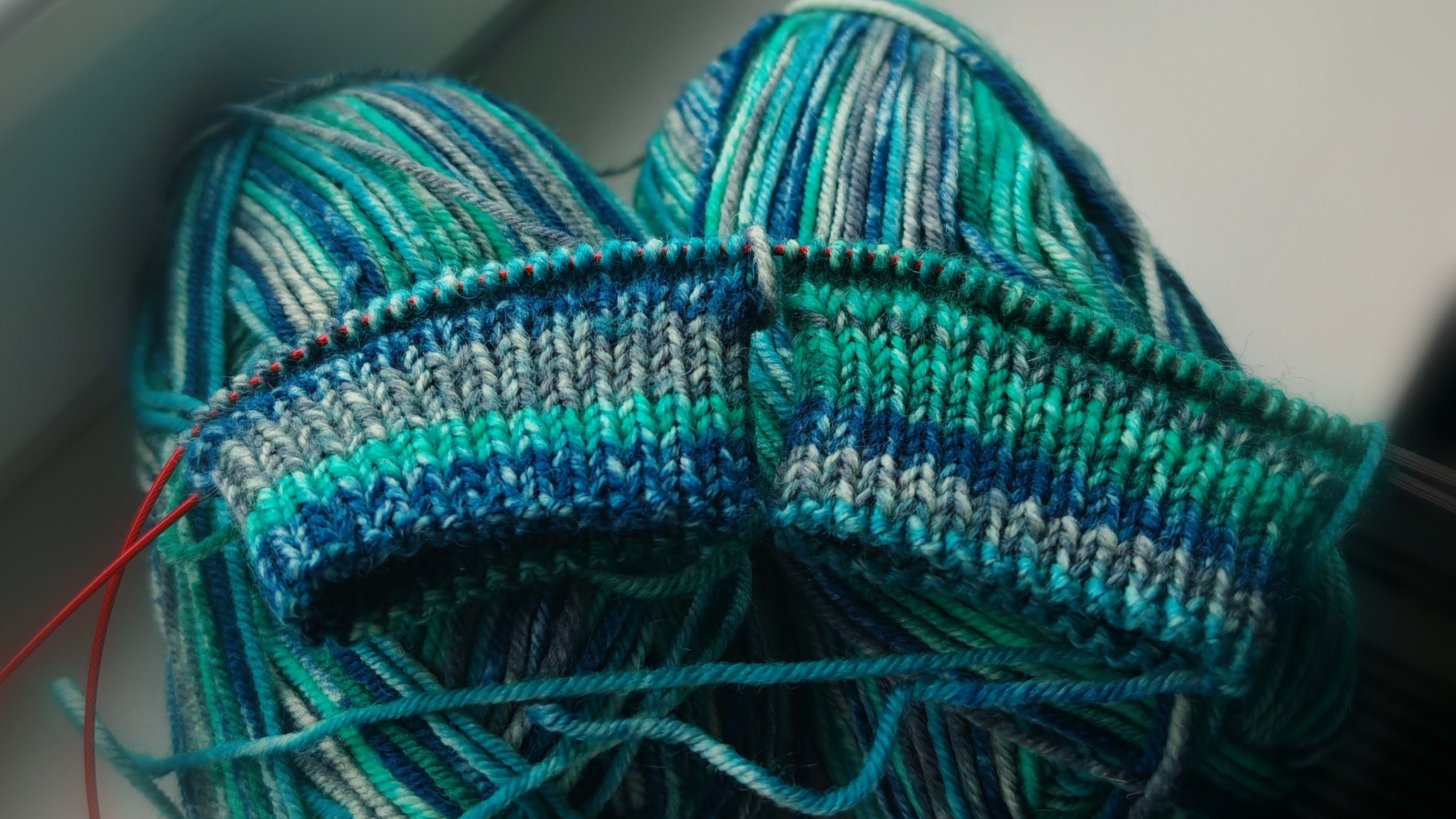 Magic loop. Как вязать парные вещи на одной паре круговые спиц.