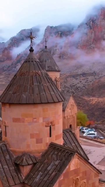 Нораванк — жемчужина армянской религиозной архитектуры, построенная еще в XIII веке