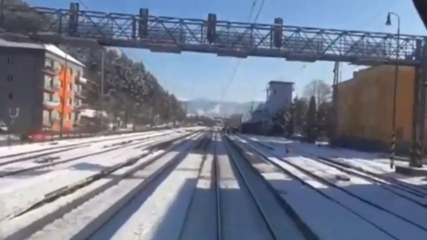 Успокаивающее зимнее видео для сна: вид из кабины машиниста для спокойной поездке