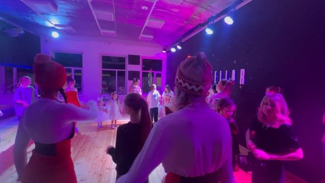 Подготовка к празнованию Нового года с ктошками