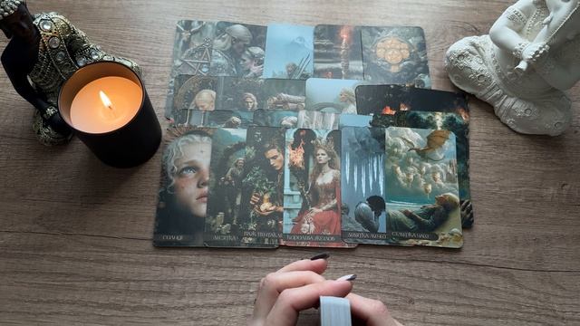 Почему он так себя ведет с вами? 🧐🫣 расклад таро