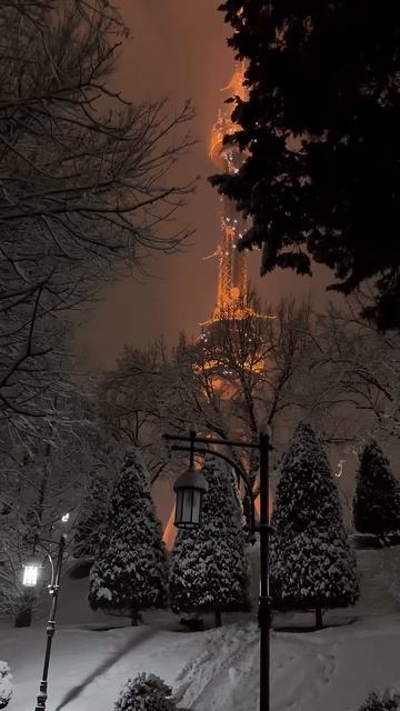 Телевизионная и радиовещательная башня, расположенная недалеко от станции метро -Бодомзор- в Юнусаба