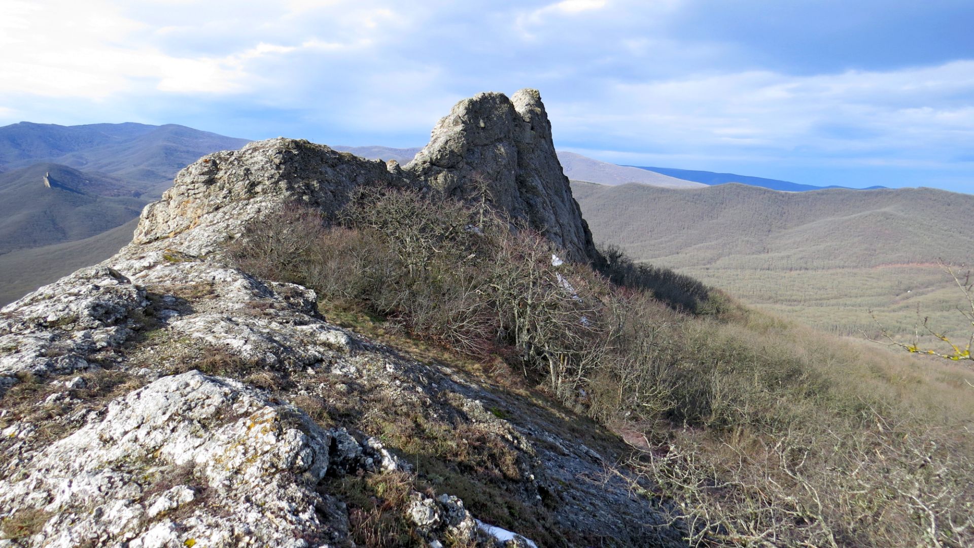 Вид с Измал-Кая и снова подснежники! Лесное. Судак.