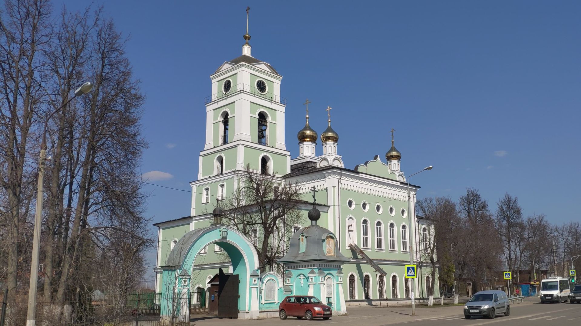 Церковь Троицы Живоначальной и часовня Георгия Победоносца в Старой Купавне