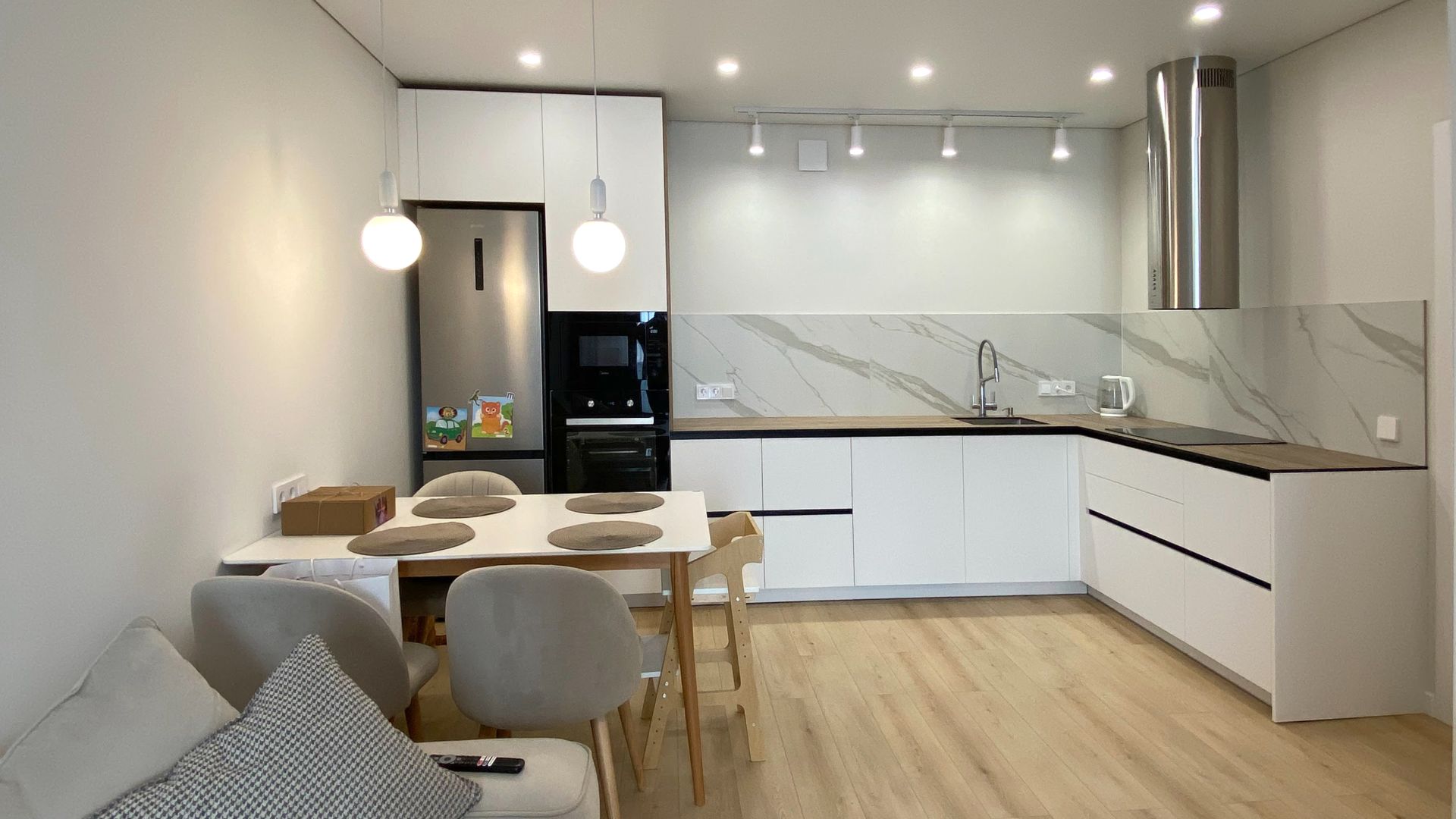 Обзор мебели в доме от застройщика "Крона"