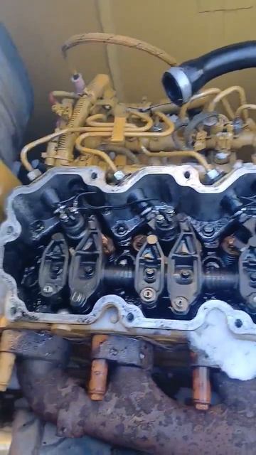 CAT 320 C7.1 после ремонта форсунок — первый запуск, прогрев и регулировка клапанов