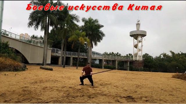 Кулаки боятся молодости и силы, посохи боятся старого волка.