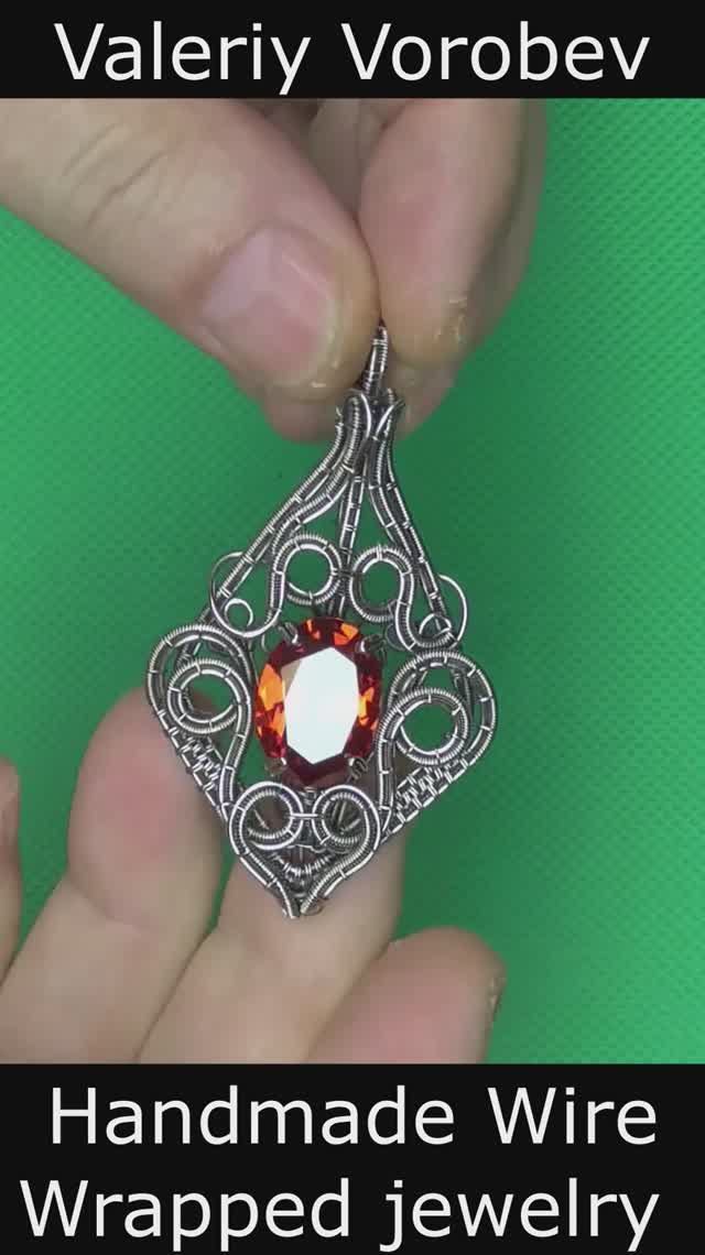 Кулон ручной работы из проволоки нейзильбер и фианита. Мастерская: Рукодел. Автор: Валерий Воробьев