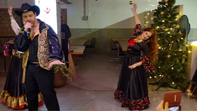 "СЕРДЦЕ НА СНЕГУ". ЦЫГАНСКИЕ ПЕСНИ И ТАНЦЫ. АРТИСТЫ НА ПРАЗДНИК. Е. Берлин и ансамбль "Экспромт".