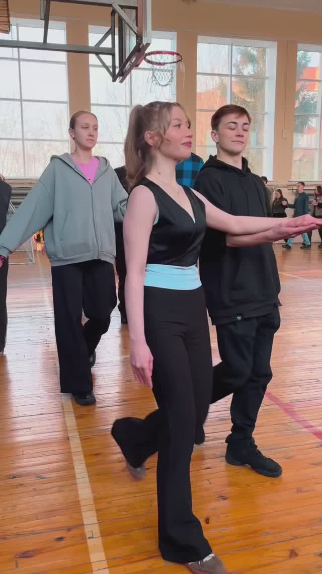 Мгновения между репетициями и торжеством бала