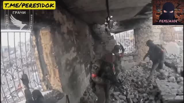 Накат штурмовиков ВС РФ с видом от первого лица